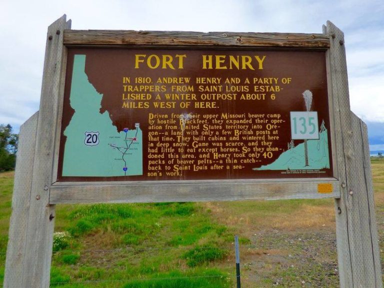 Step back into the past at the Fort Henry Buckskinners Rendezvous ...