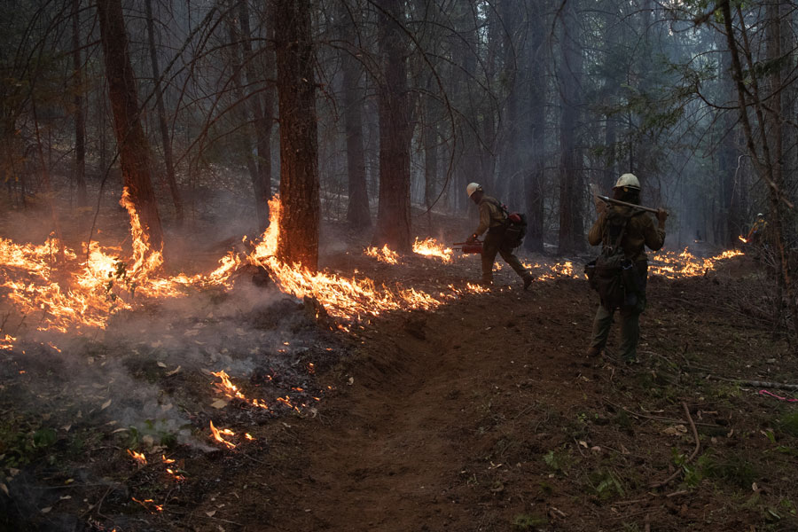 Crews battle wildfires in U.S. West as smoke travels the world - East ...